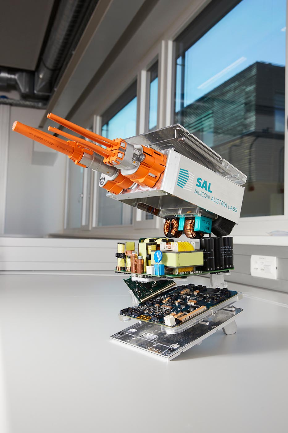 SAL hat mit der »Tiny Power Box« Technologie und Wissen von ...